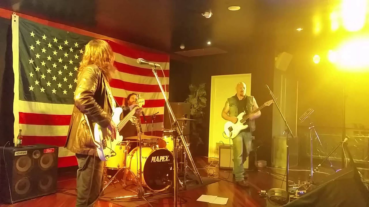 Bon Scott's son sings TNT - YouTube