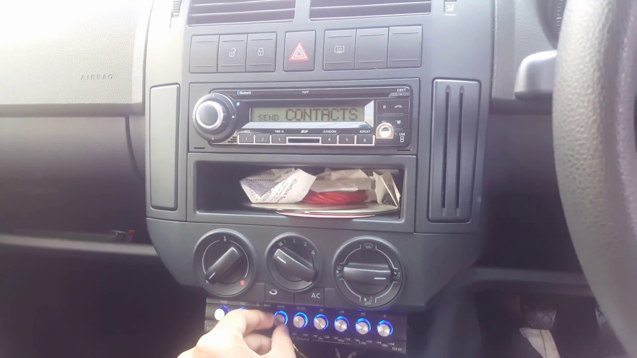 2x 12" Starsound Monsters in a vw polo - YouTube