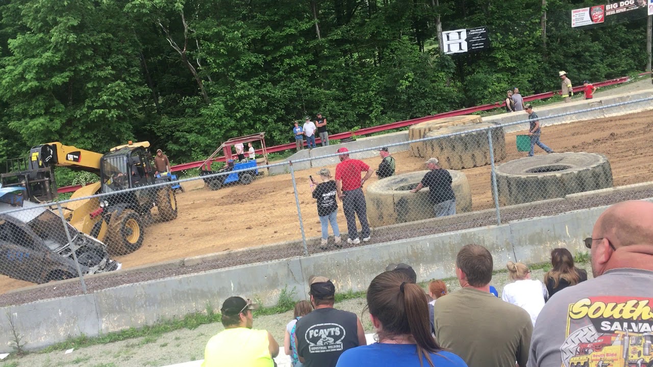 Listie Demolition Derby 4 cylinder Heat 1 2020 - YouTube