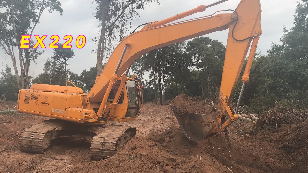 Hitachi Ex 220 😀😀😘😘ลุยงานทำแนวไหล่ถนน ดินเปียก อึ๋งก็เยอะ คนขับพอได้ต้ม ...