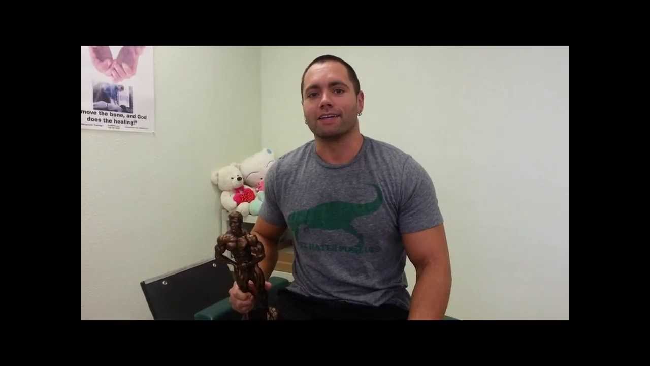 Bodybuilder Strains Back, Chiropractic is the Solution - YouTube