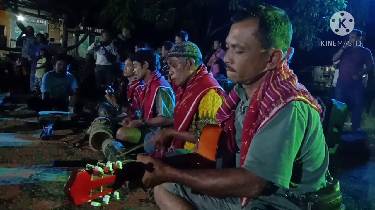 musik adat Karo dan tariannya. sangat keren - YouTube