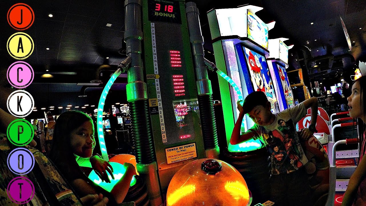 JACKPOTS WINS At The Arcade! アメリカのゲームセンター アーケードジャックポット - YouTube