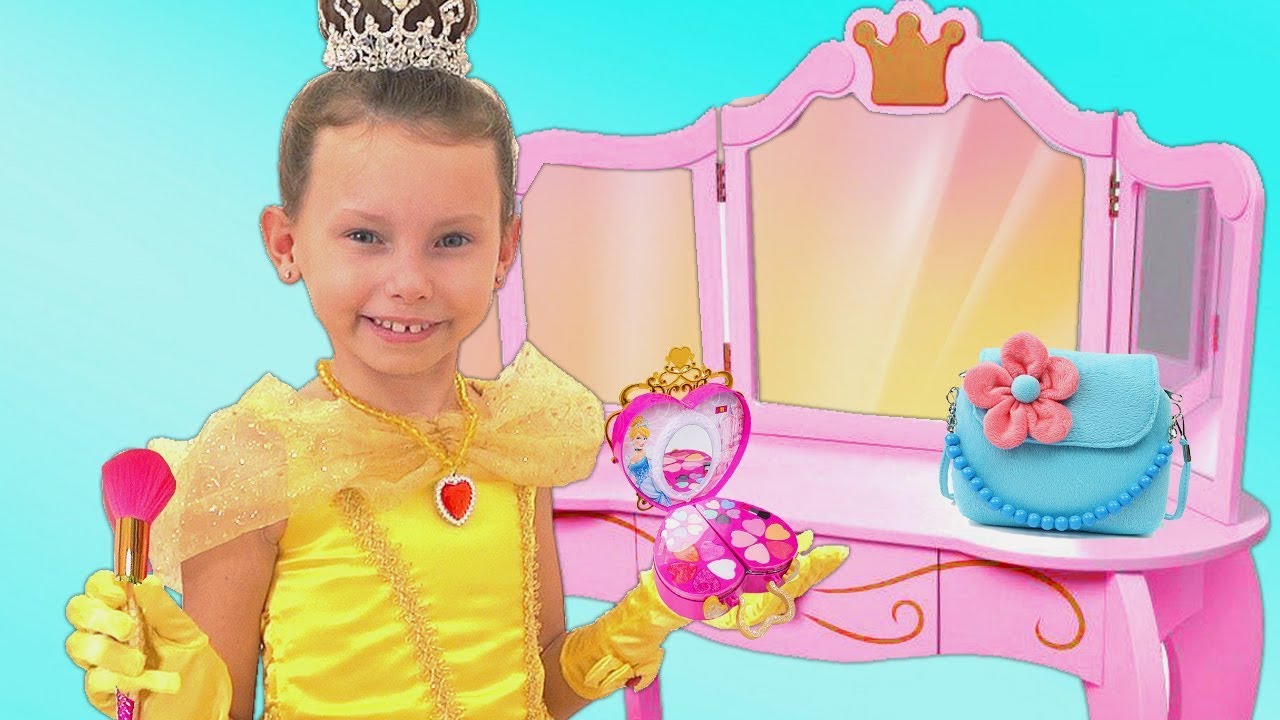 Alice dress up and going to a Beauty Contest - YouTube