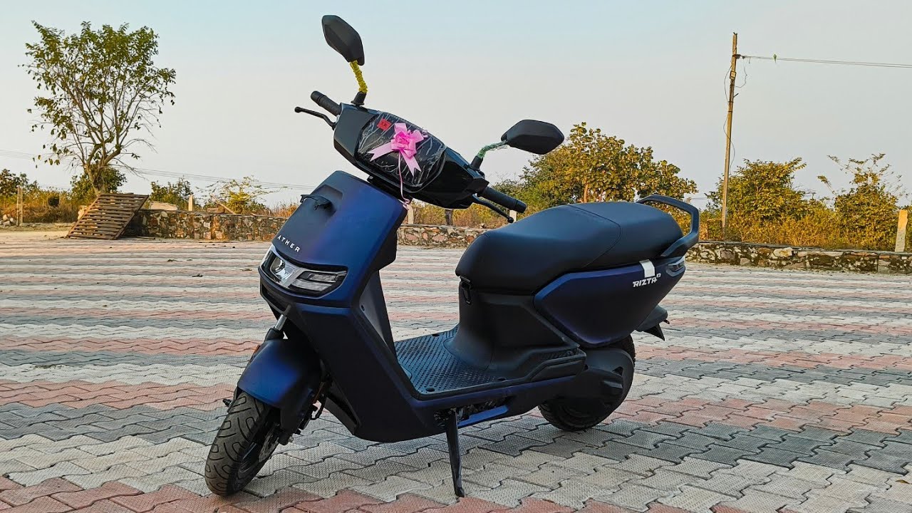 चलो आज कुछ नया चलाते हैं 😲 Ather Rizta S Variant Base Model Full ...