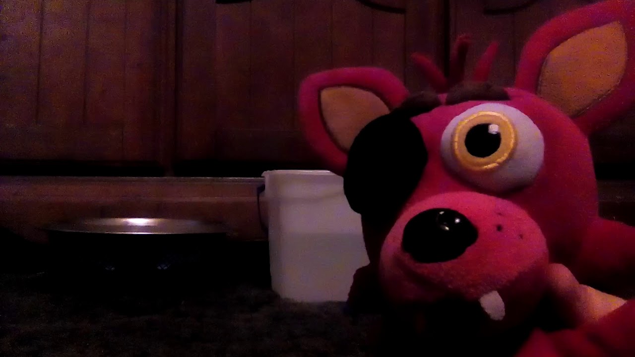 Foxy gets fidget spinner - YouTube