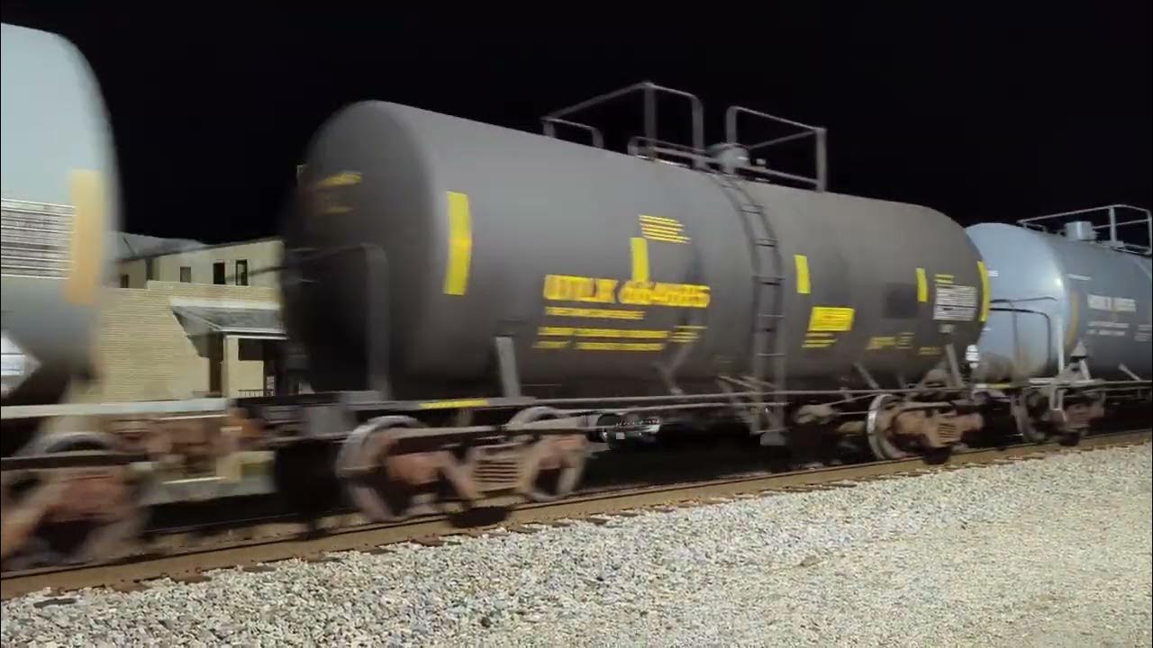 M646 with the RF&P Heritage unit. - YouTube