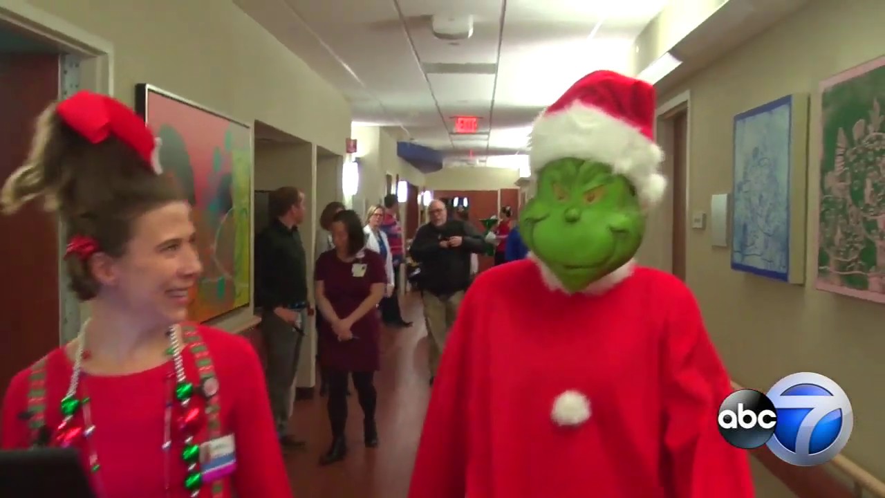 Santa and the Grinch surprise hospitalized kids - YouTube