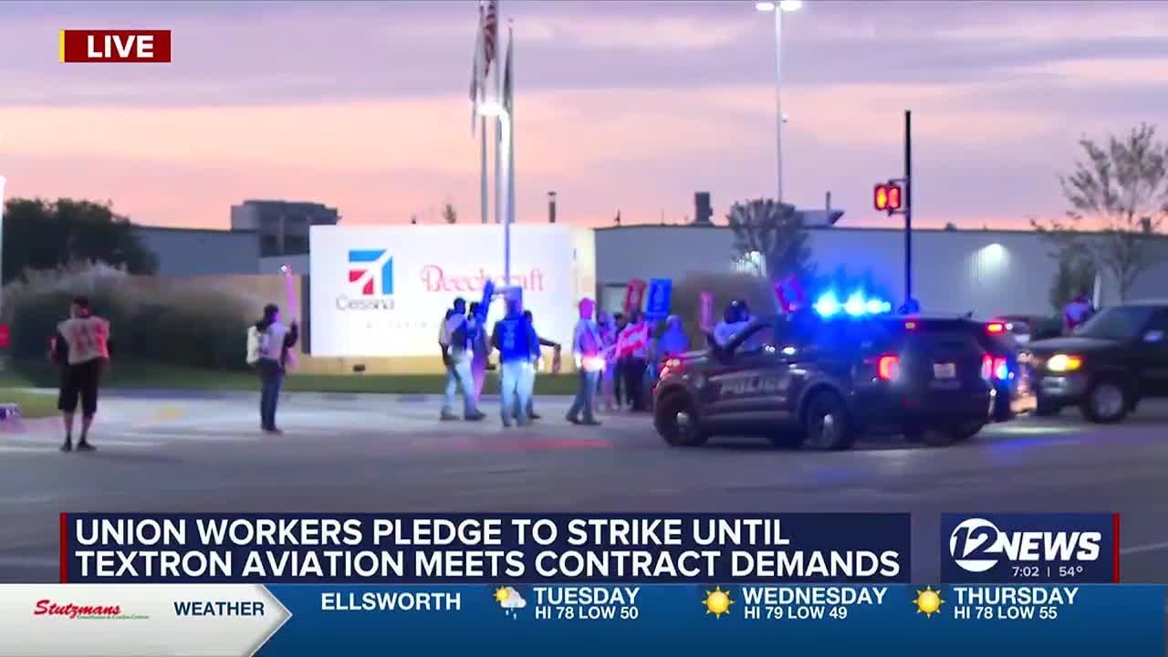 Textron union workers back on the picket line Tuesday - YouTube
