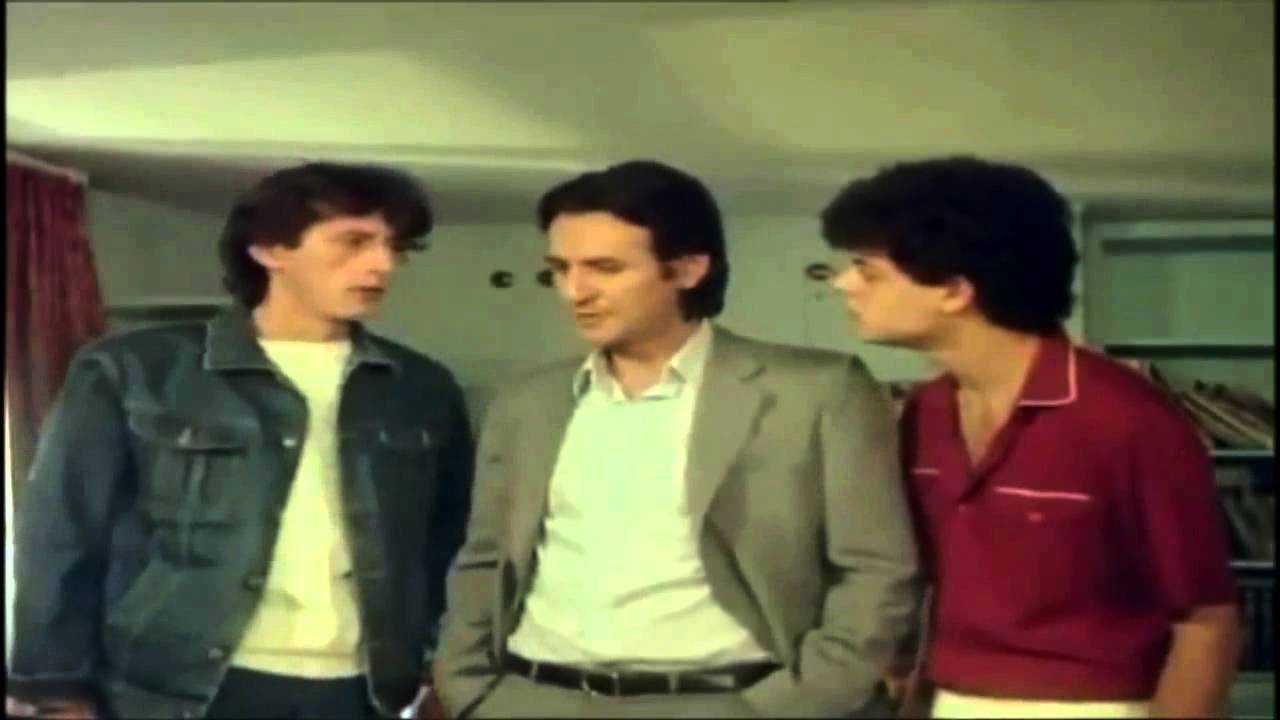 Το παιζω και πολυ αντρας - Σωτηρης Μουστακας - Σπυρος Θεοδοσης - YouTube