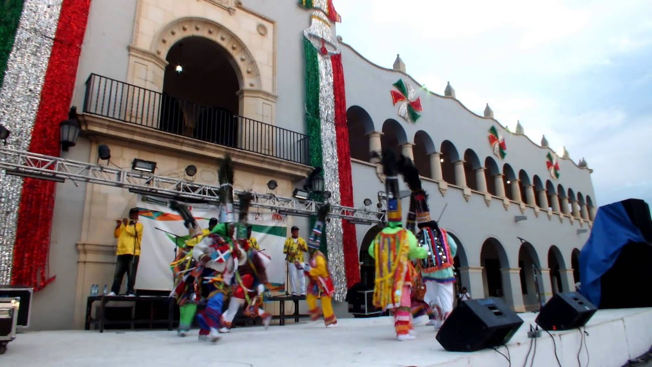 Los Guloyas de San Pedro de Macorís - XV FIT 2013 - YouTube