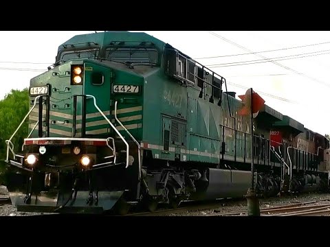 FSRR 4427 y 4827 saliendo del patio de maniobras .. . . 1-MAYO-023. - YouTube