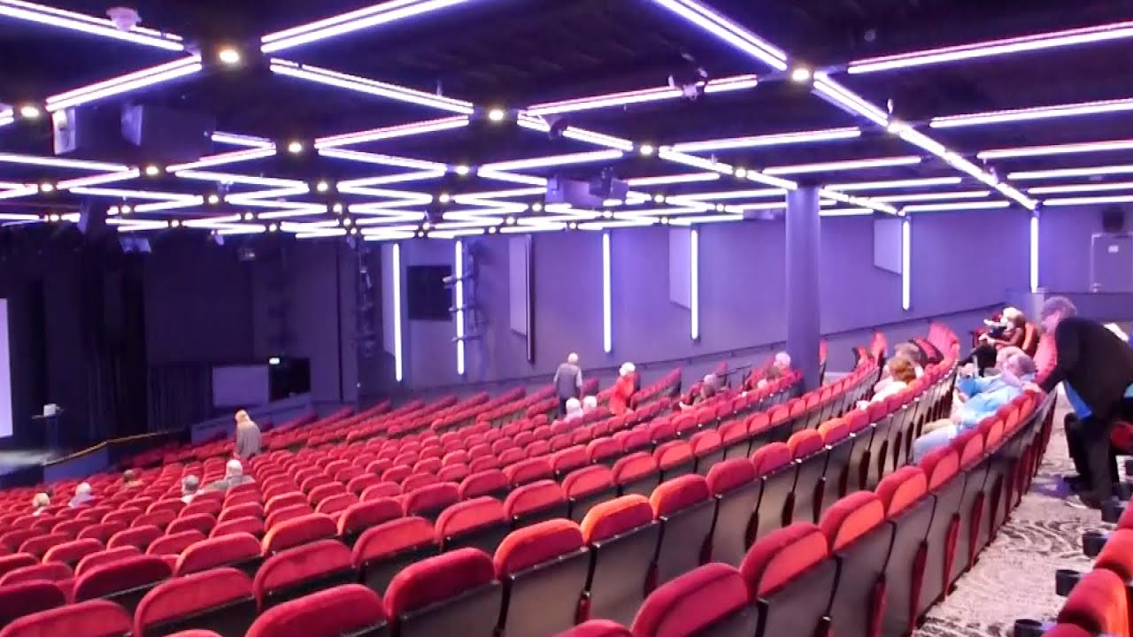 Norwegian Encore - Encore Theater (2021) - YouTube