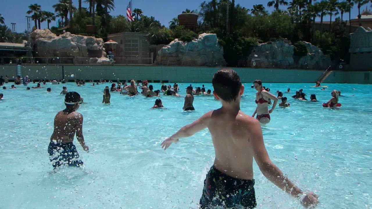 mandalay bay wave pool - YouTube