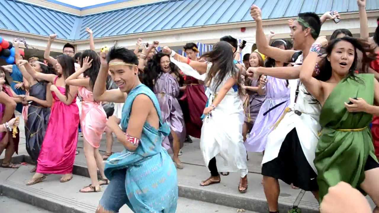 SENIORS TOGA DAY (Gangnam Style) - YouTube