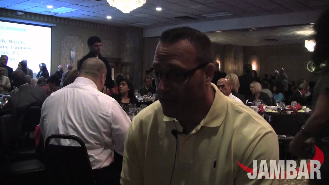 Chris Niles receives courage award - YouTube
