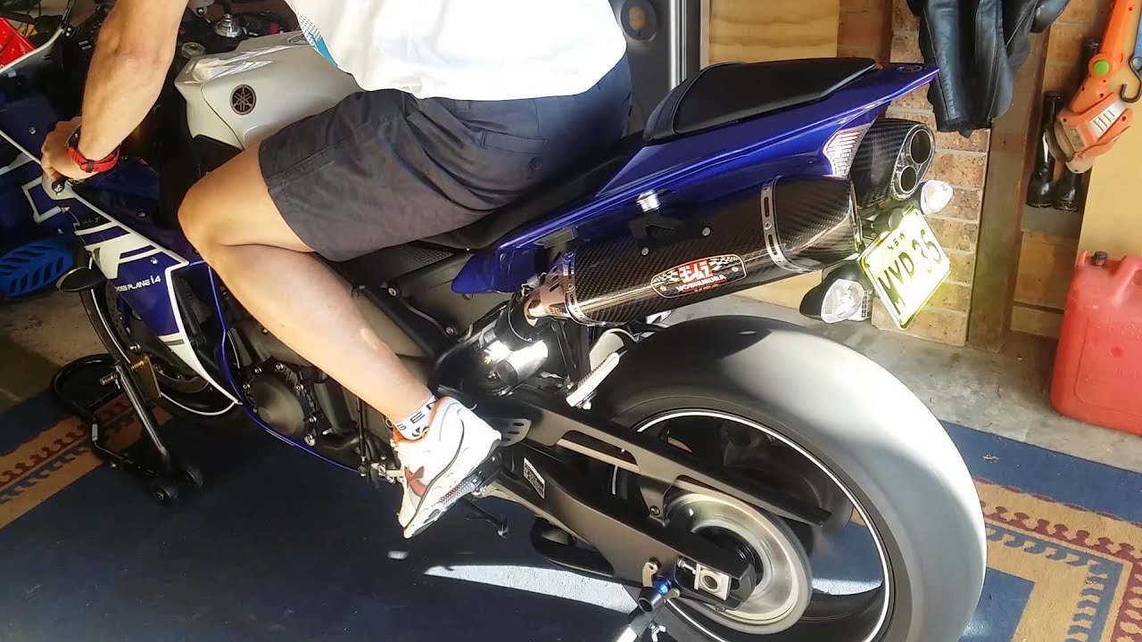 Yamaha R1 with HM quick shifter - YouTube