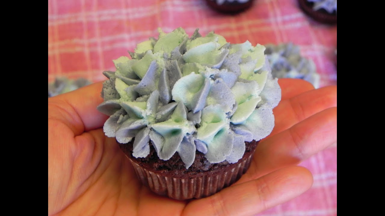 How to Make Hydrangea Cupcakes - YouTube