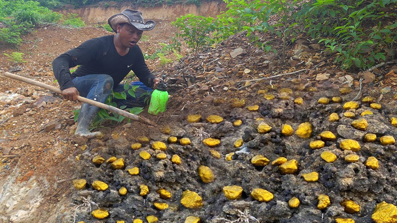 Amazing !! Mining More Gemstones Discovered At The Mountain - YouTube