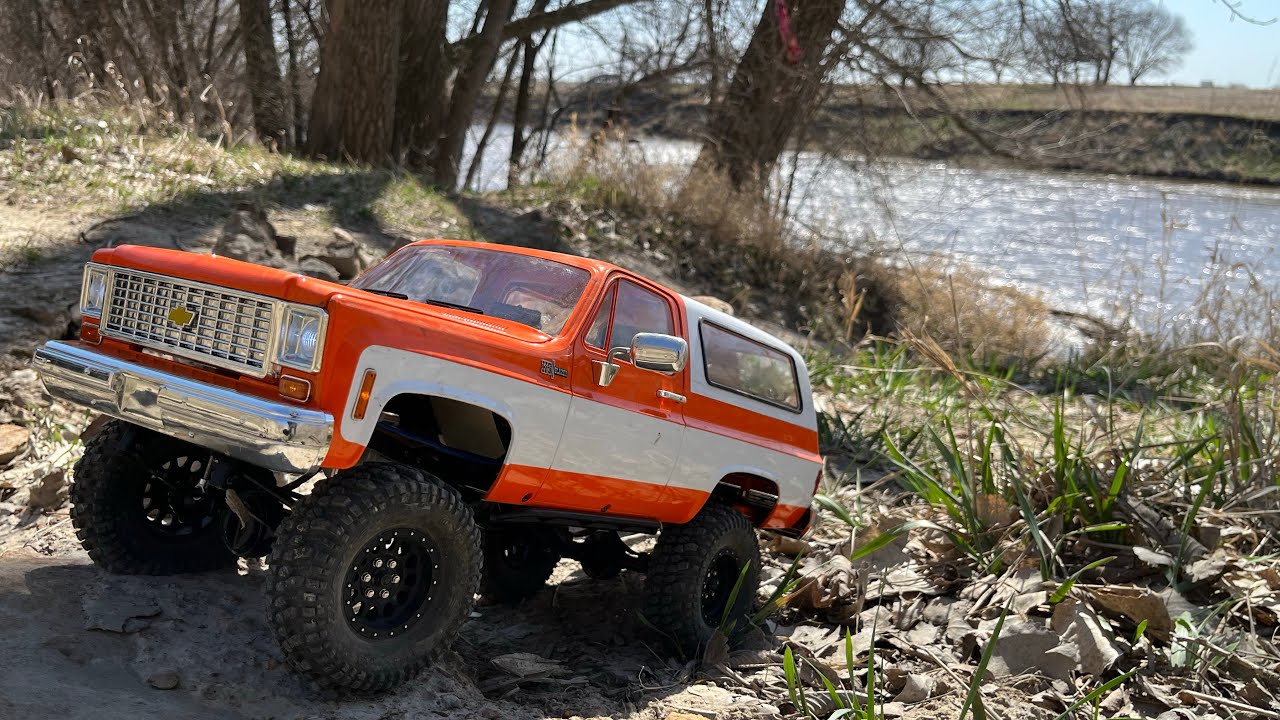 RC4WD Trail Finder 2 K5 Blazer - On the rivers edge - YouTube