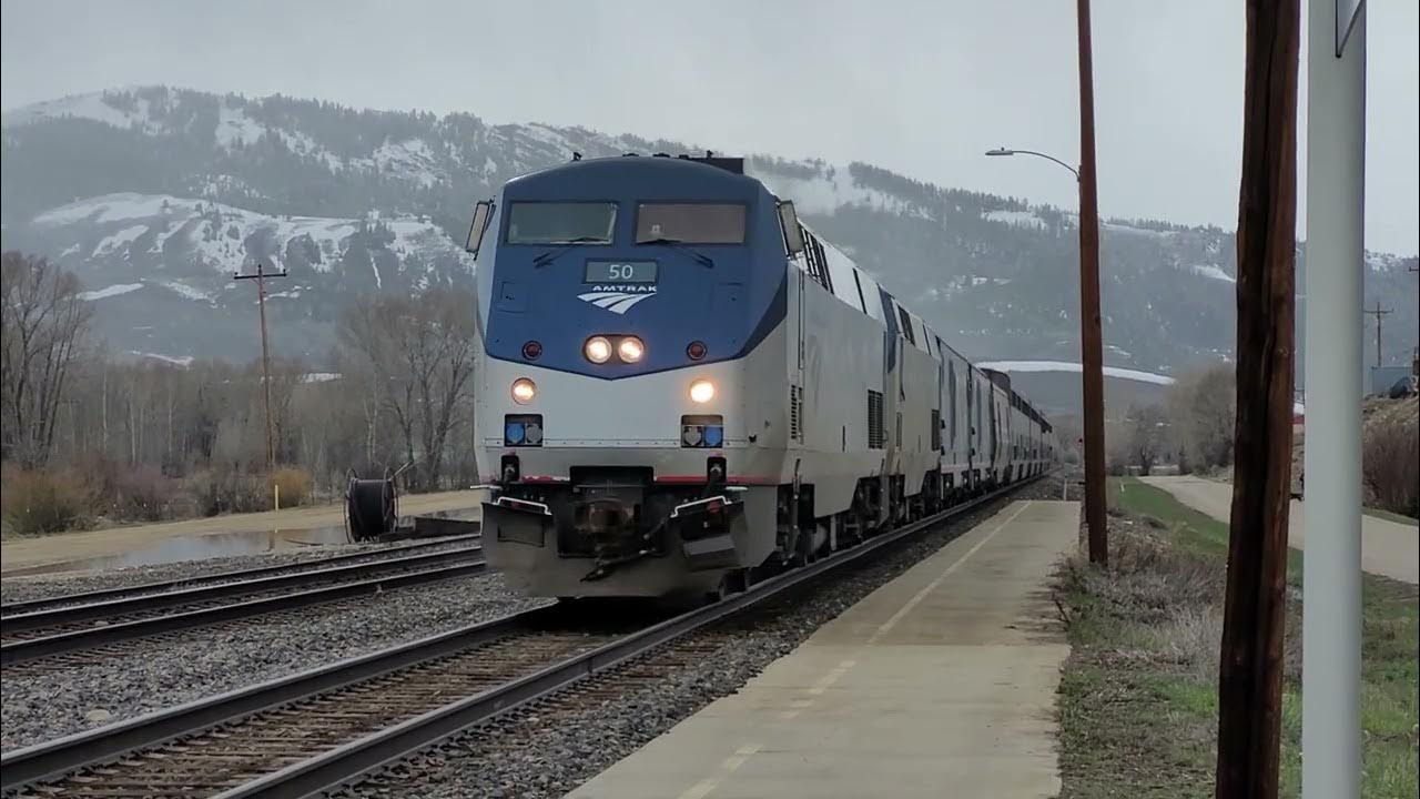 Eastbound California Zephyr arrives at Granby, CO (GRA) - YouTube