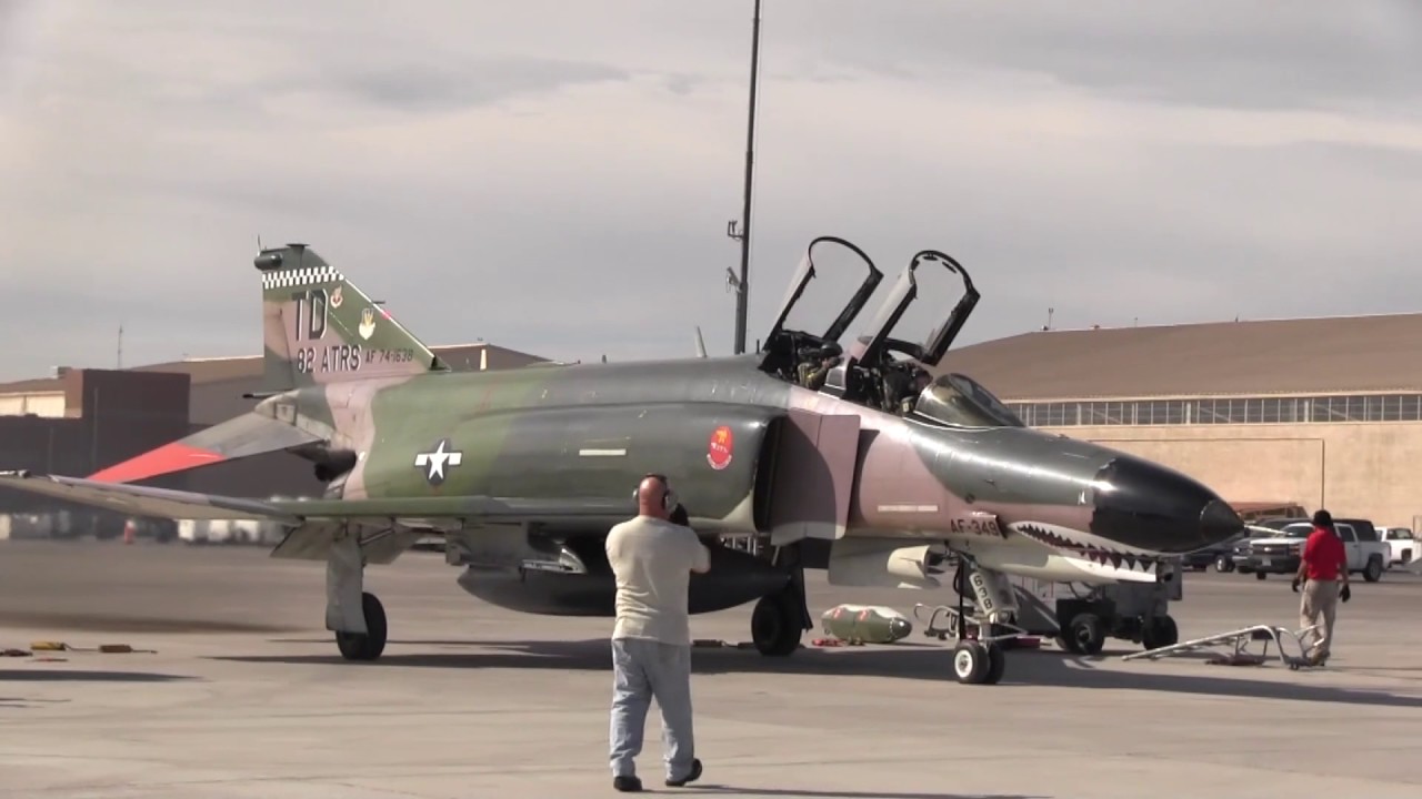 QF-4E Aerial Target エンジンスタートから離陸まで - YouTube