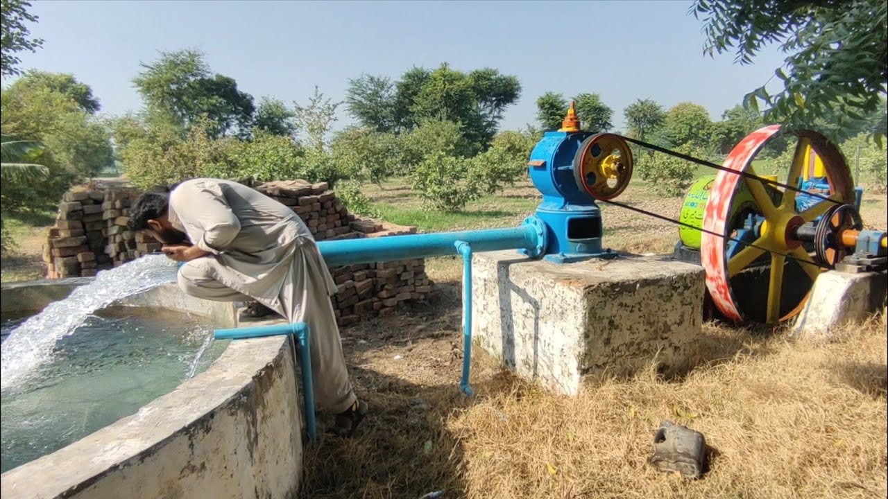 40 HP Old Diesel Big Engine Working With Tube well system!! Tube well ...