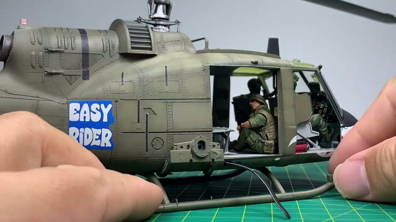 Building 1:35 Vietnam War easily with UH-1 Huey Riders - YouTube