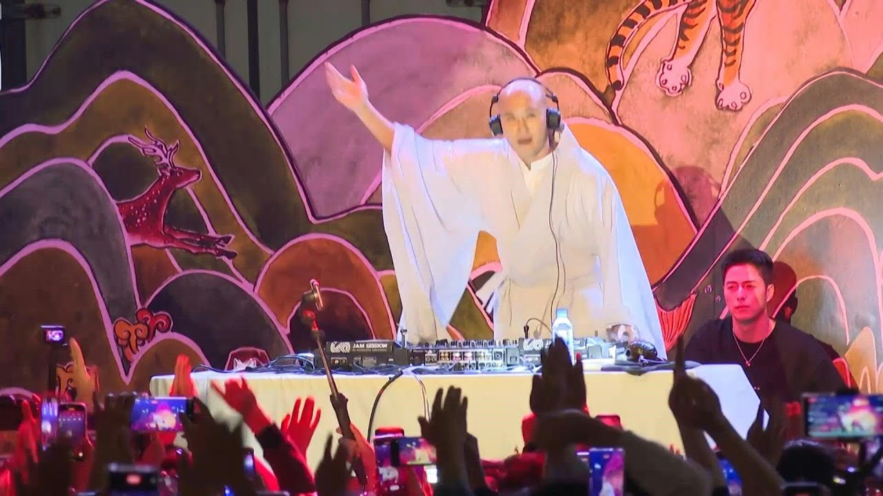 Make Buddhism cool again: South Korea's controversial DJ 'monk' - YouTube