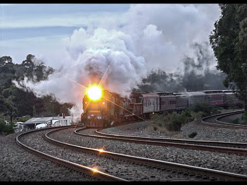 Double headed Steam train to Shepparton - YouTube