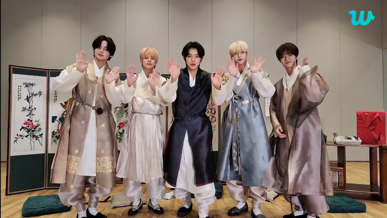 [TXT WEVERSE LIVE] Happy New Year 😊 {2023.01.21} - YouTube