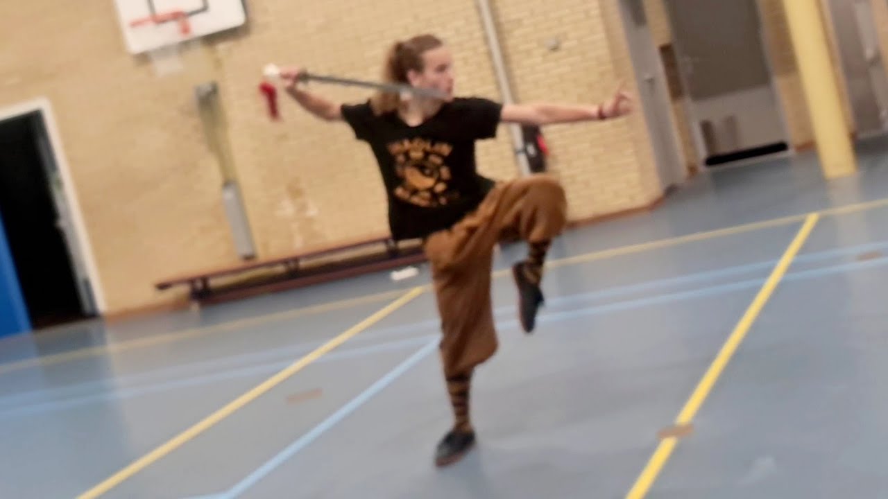 Practicing Shaolin Damo Jian 少林达摩剑 Shaolin Kungfu Apeldoorn - YouTube