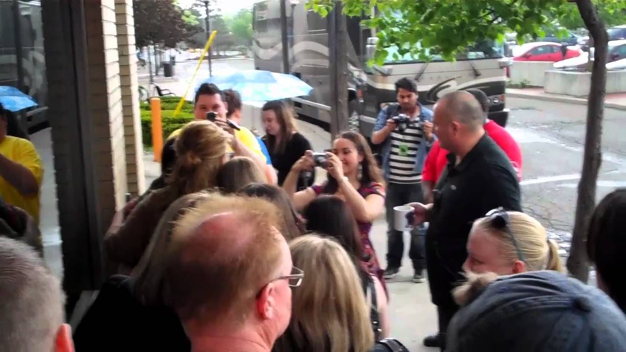 Adele Meets with fans before concert in 2011. - YouTube
