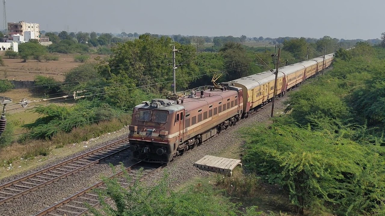 Aggressive High Speed Train 22137 Nagpur - Ahmedabad Prerna Express ...