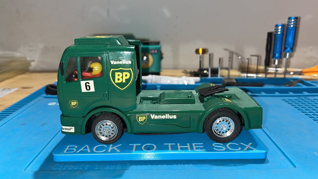 CAMION MERCEDES SCALEXTRIC - YouTube