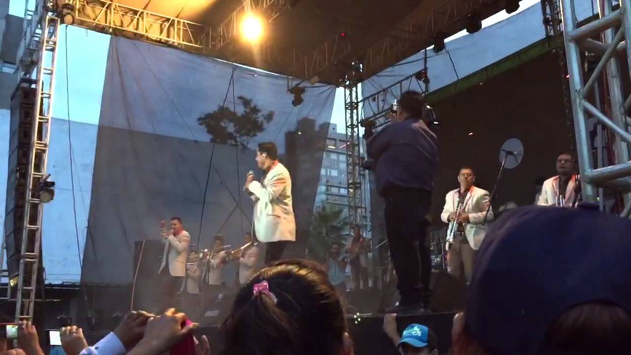 Banda pequeños musical en vivo HD - YouTube
