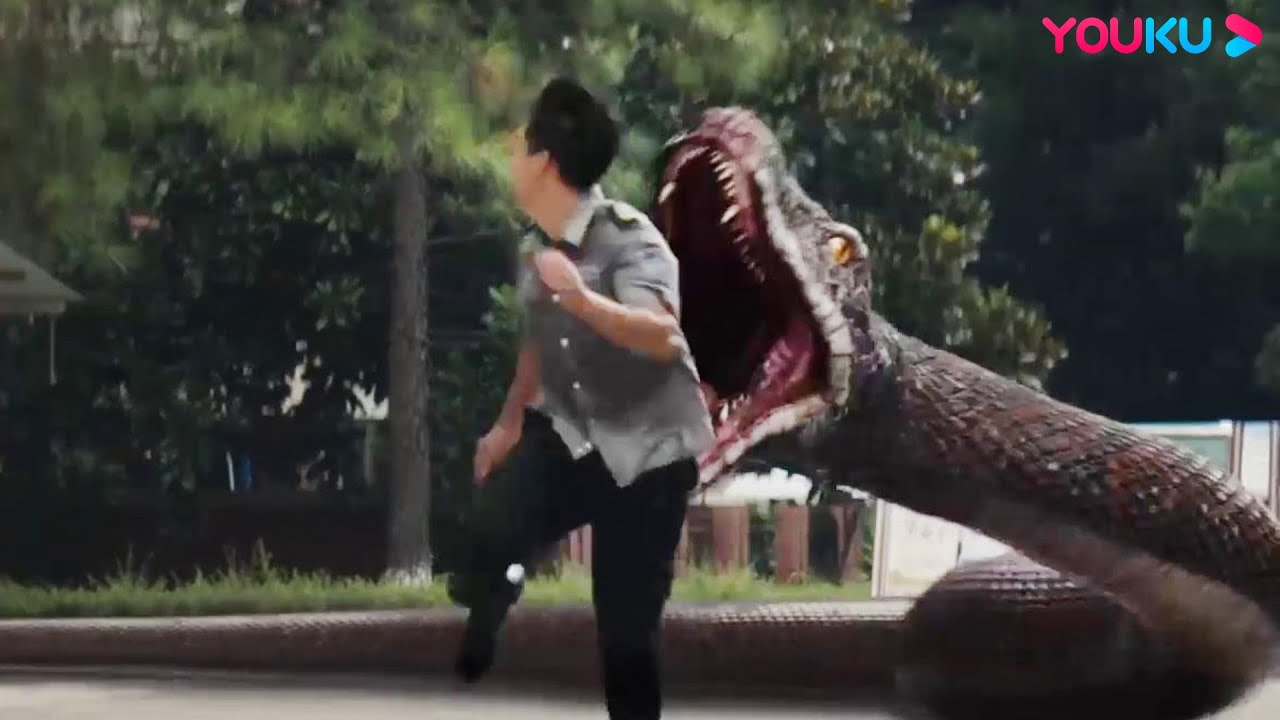 Cruel Giant Snake pursues the Security Guard | Rising Boas in a Girl's School | YOUKU MONSTER ...