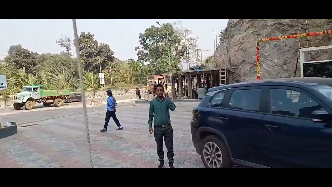 SHILLONG AND GUWAHATI HIGHWAY ROAD SIDE - YouTube