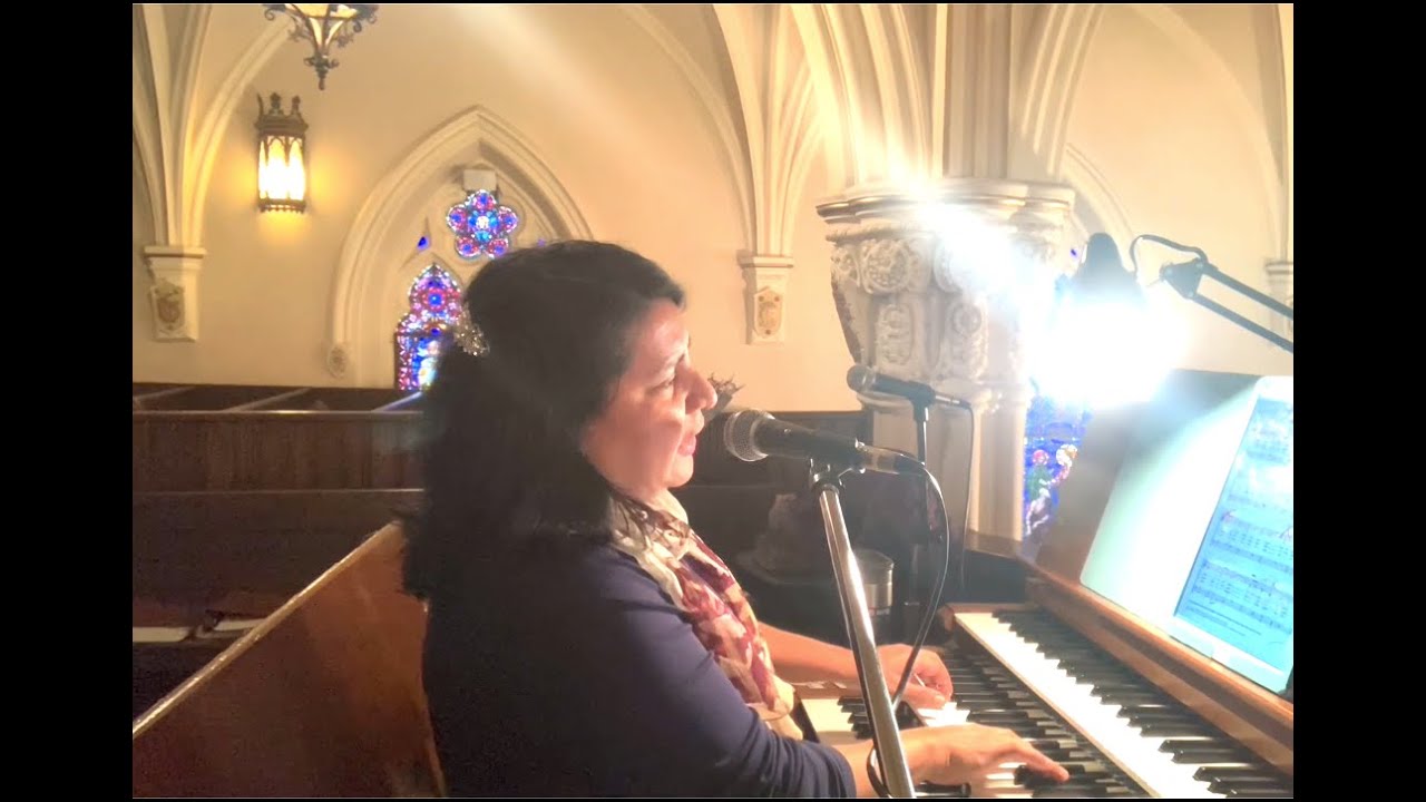 Isabel plays and sings "We Gather Together" on the organ - YouTube