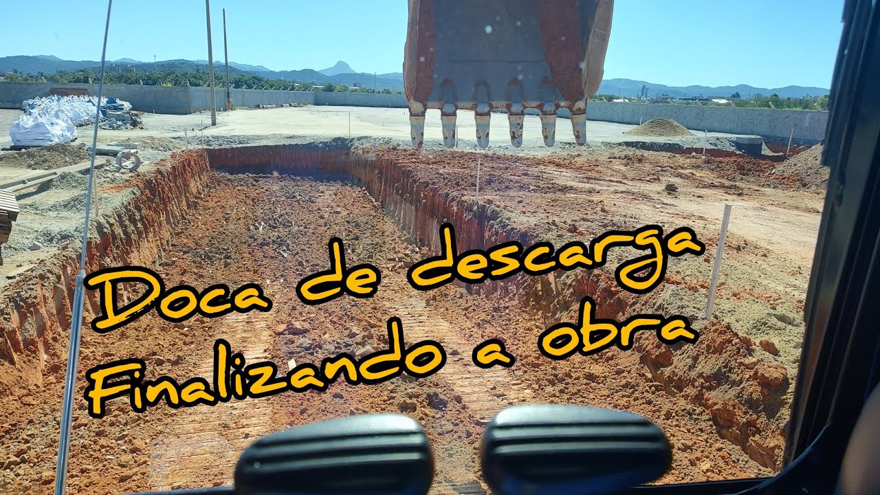 Cat 320 finalizando doca de descarga - YouTube