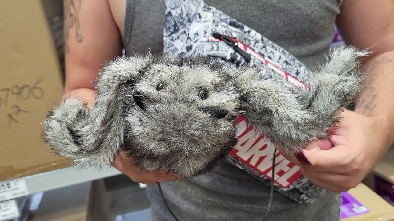 Big Furry Shaking Spider - Animated Halloween Decor - YouTube