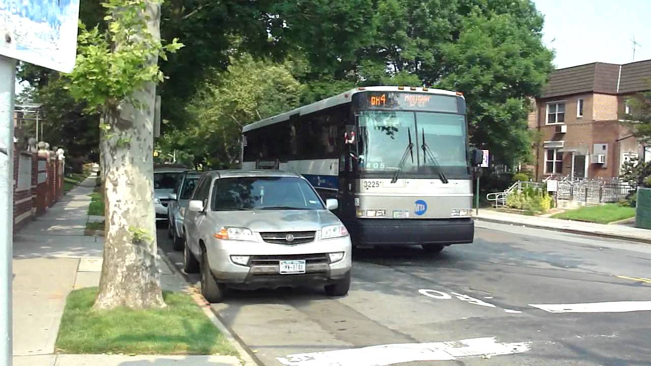 MTA Bus: 2005 MCI D4500CL QM4 Express Bus #3225 at Main St-Jewel Ave ...