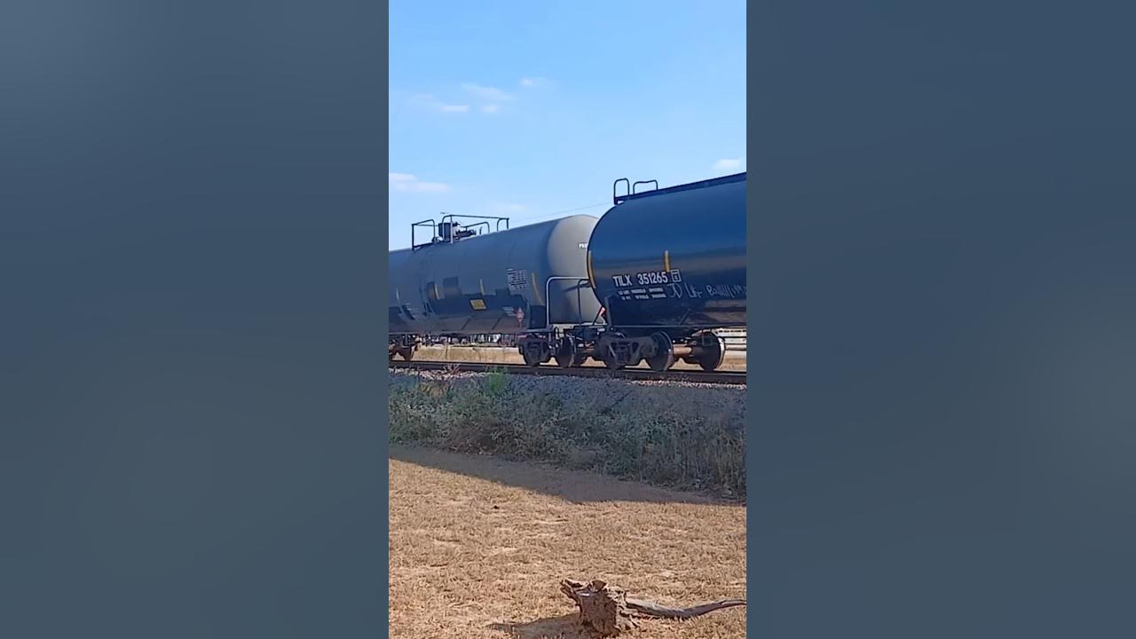 UP 7428 Lead Manifest Train #unionpacific - YouTube