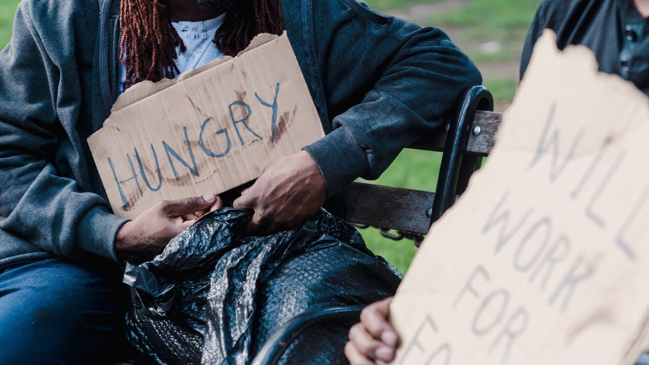 SA most creative BEGGAR at work | NEWS IN A MINUTE - YouTube