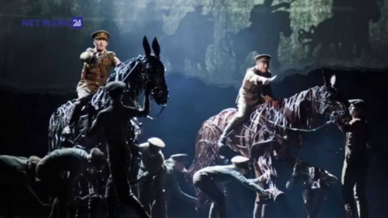 War Horse: Ontmoet die SA-akteur wat die perd-poppe help beman - YouTube