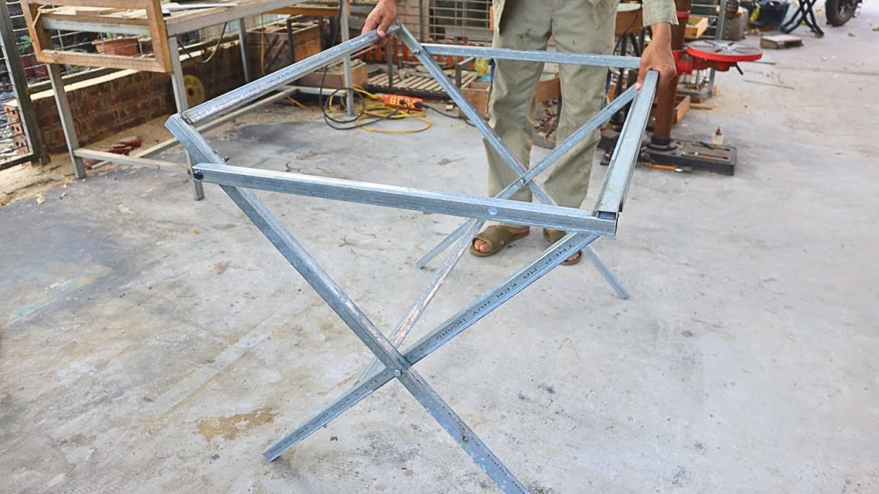 Great idea from craftsman to make a smart folding table / Diy smart ...