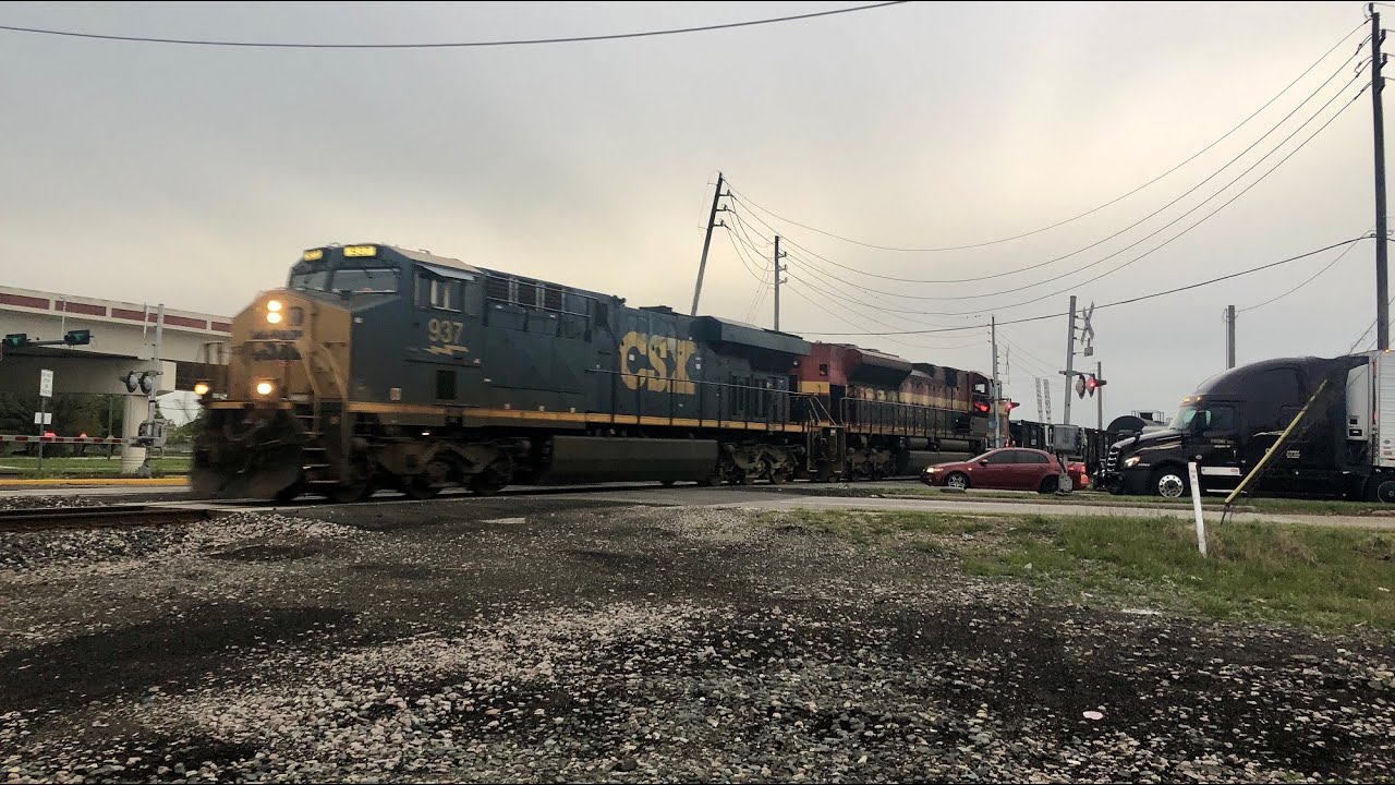 CSX 937 Leads a KCS Gas Train at Missouri City, TX w/ Idiots 3/18/23 ...
