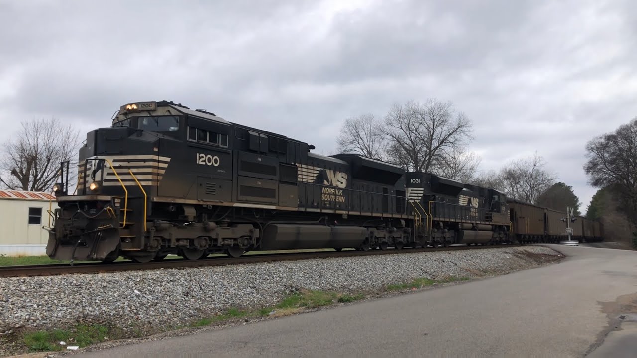 NS 1200 leads an all-EMD NS 74G! 12/20/21 - YouTube