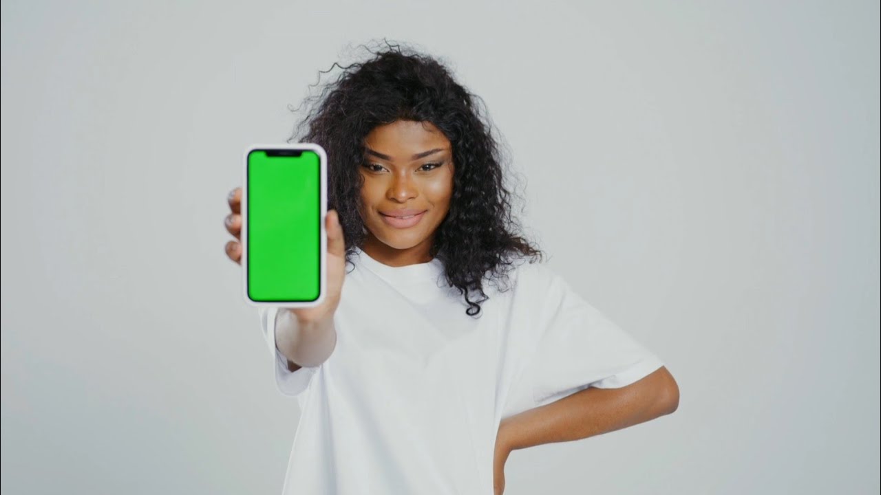 Girl Posing With Green Screen Smartphone || Chroma Key || Crazy Editor ...