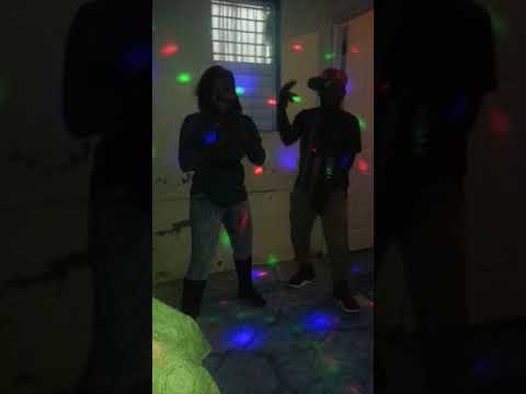 Rosalinda  y su papá  baila beck g . los mayores